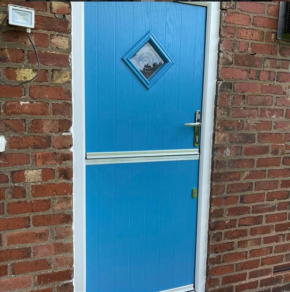 Sliders Stable Doors Blue with Bullseye Glass